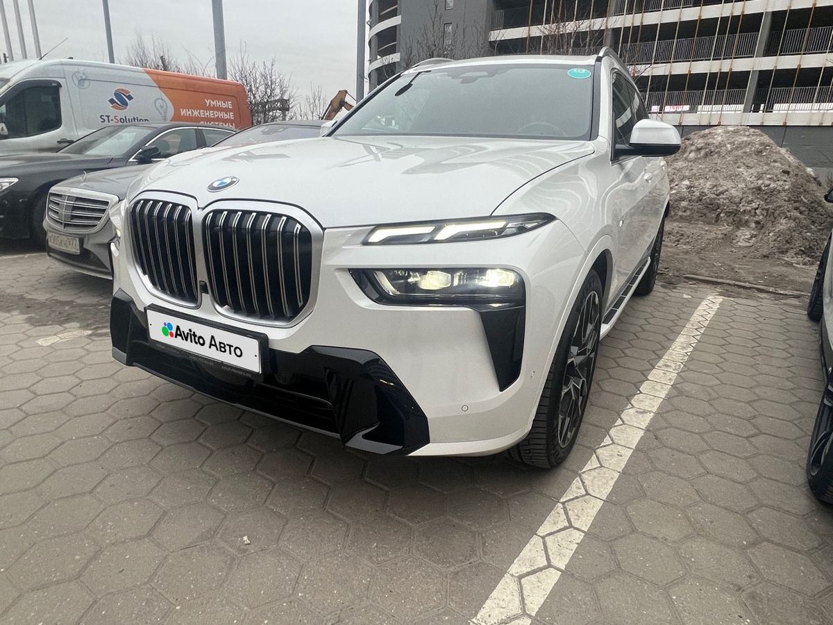 Купить BMW X7 2022, 3.0 AT 4WD (380 л.с.) Белый с пробегом 14092 км ...